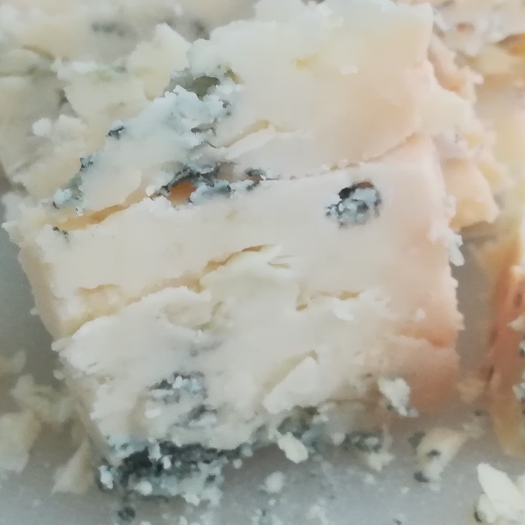 corte-pasta-queso-azul-El-Cabriteru - Quesería Artesanal El Cabriteru